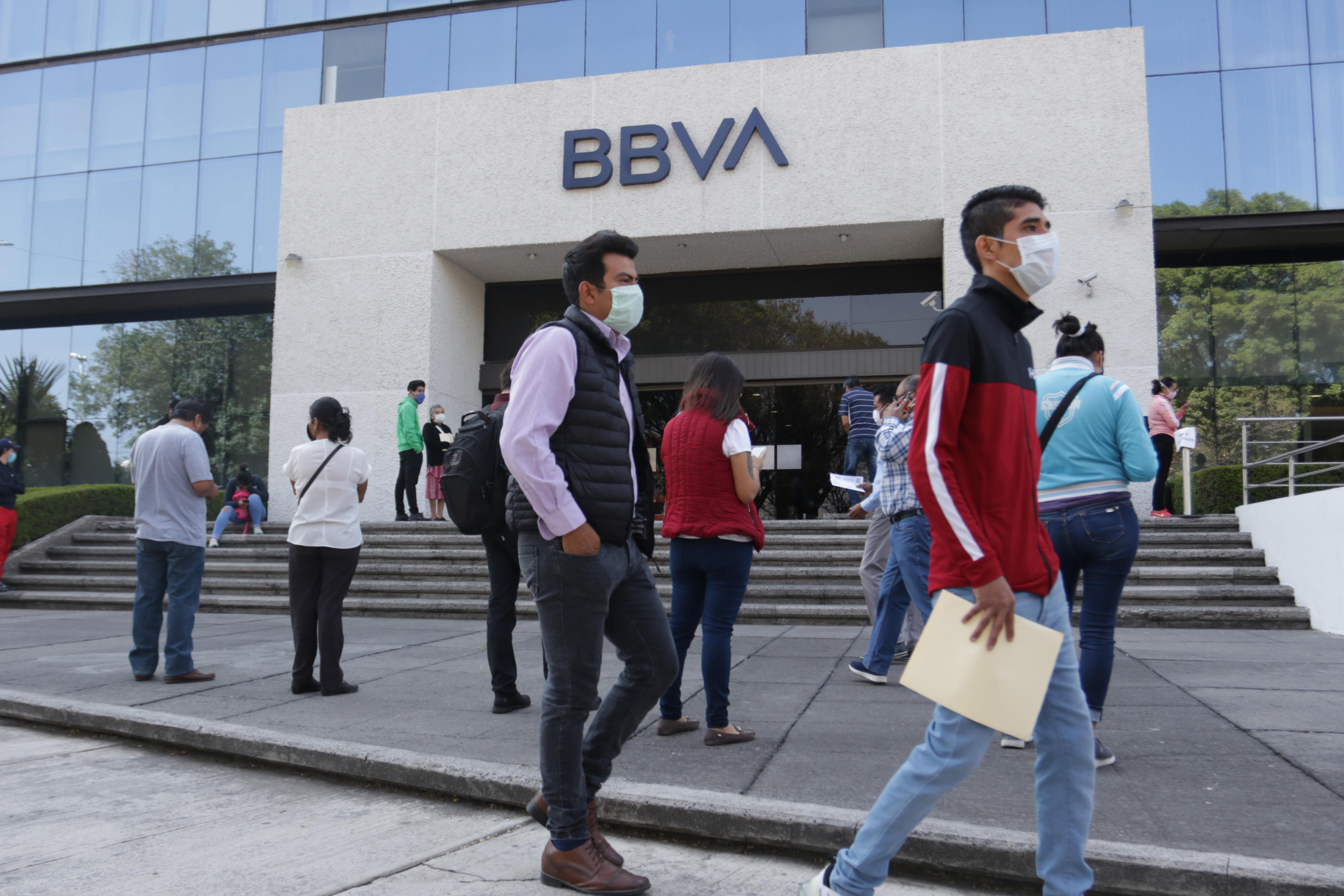 BBVA restablece servicio - Reto Diario