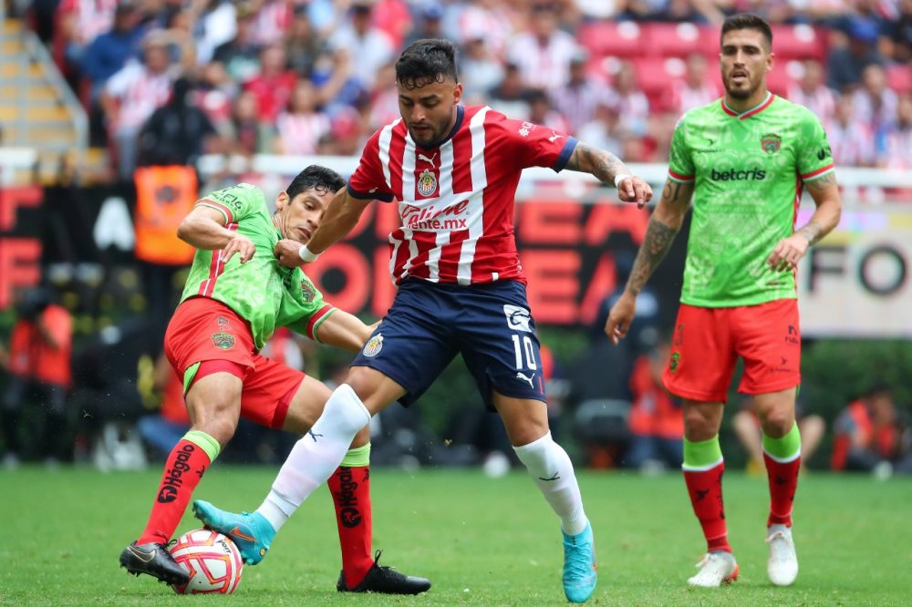 Alexis Vega llega a los 100 partidos como jugador de las Chivas