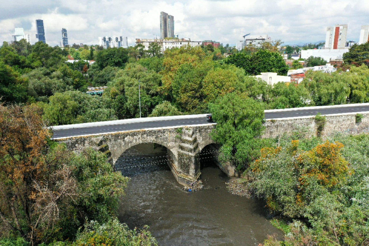 Rescatará Barbosa el río Atoyac, porque "tienen años rompiéndole la madre"