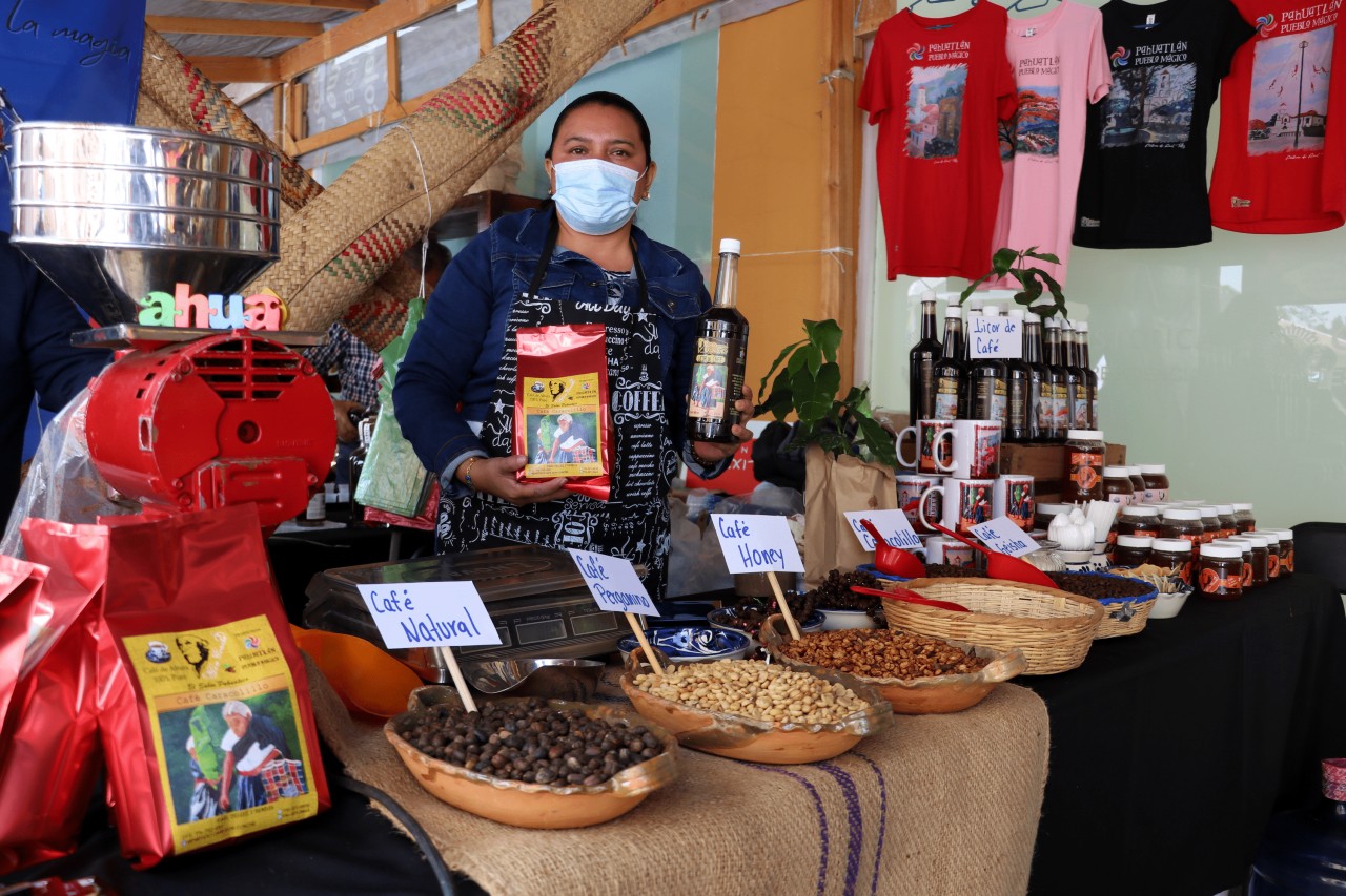 Presenta gobierno estatal tradiciones de Puebla en "Los Pinos"