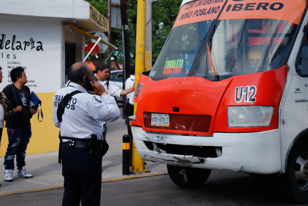 Choque entre motociclista y micro colectivo - Reto Diario