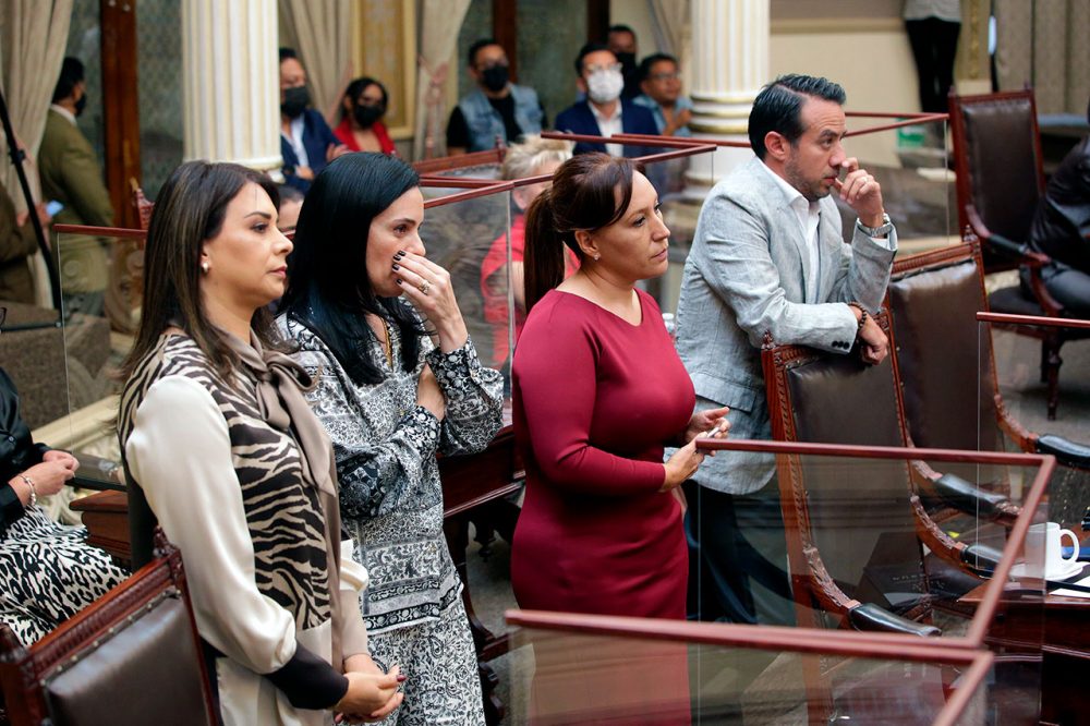 ¡Desastre en el Congreso de Puebla! Dejan fuera a diputada Lupita Leal ...