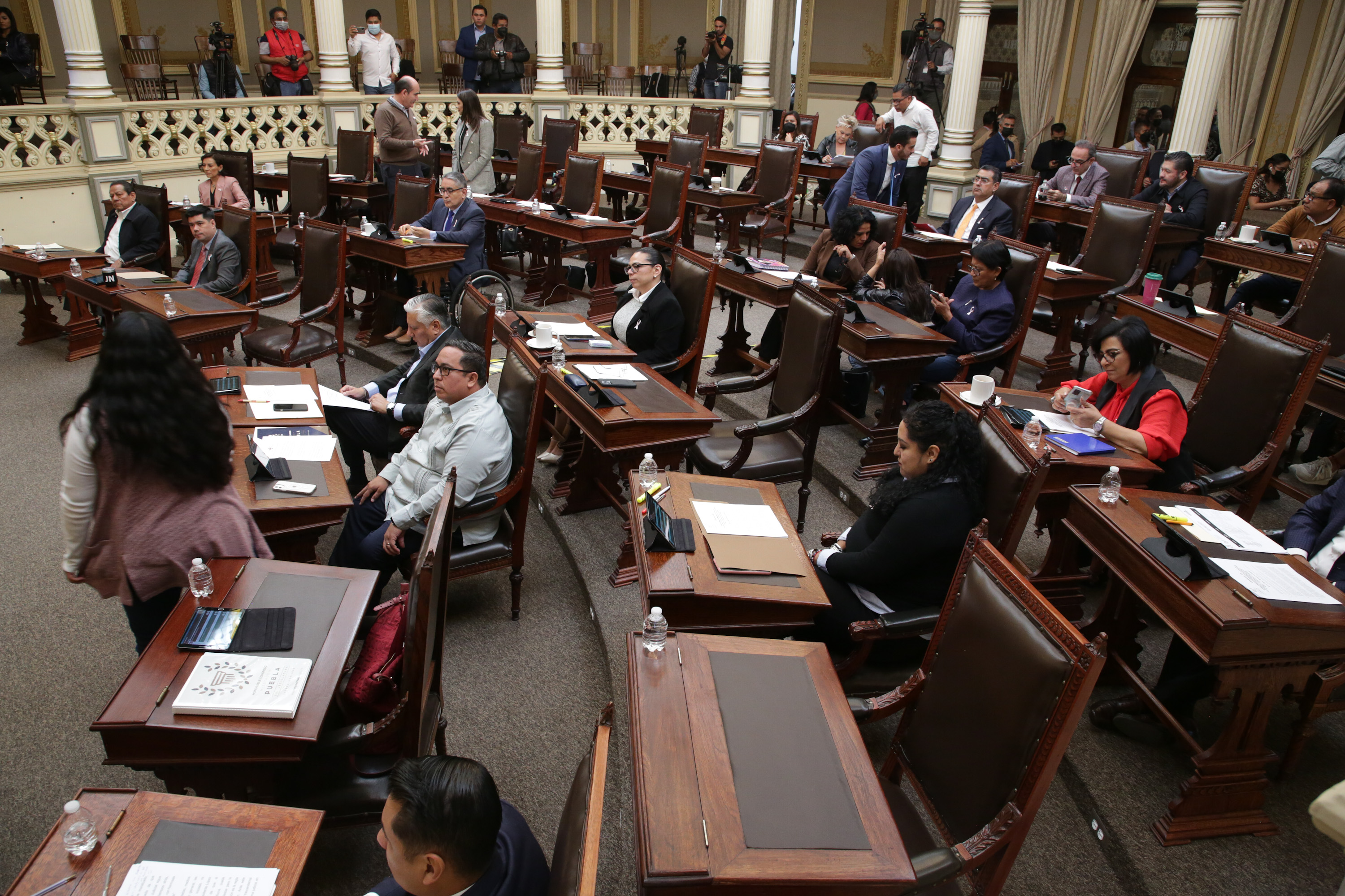 El arte de la política desde dos lupas distintas - Reto Diario