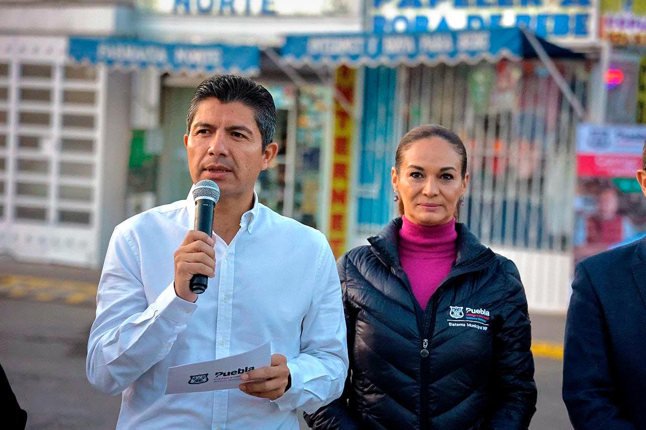 Eduardo Rivera entrega el cheque 950 del programa ‘Créditos Contigo ...