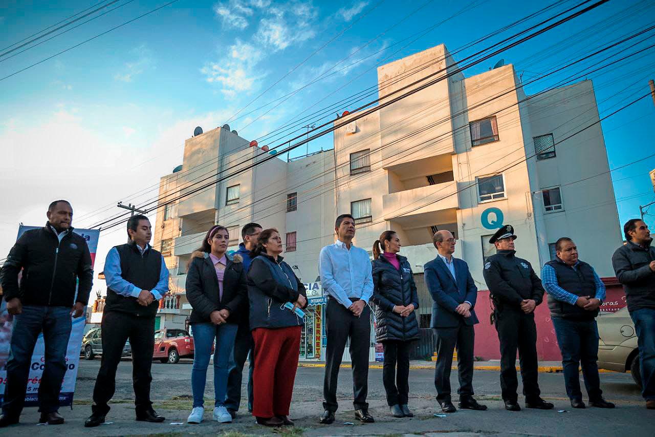 Eduardo Rivera entrega el cheque 950 del programa ‘Créditos Contigo ...