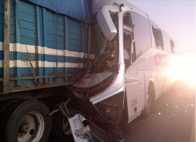 Choque En La Cuacnopalan Oaxaca Deja Como Saldo 20 Heridos Reto Diario